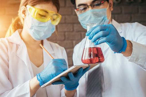 Para Ilmuwan Atau Dokter Melakukan Eksperimen Ilmiah Seiring Dengan ... Para Ilmuwan Atau Dokter Melakukan Eksperimen Ilmiah Seiring Dengan ...