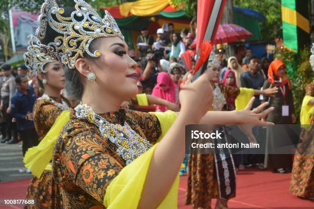 Pawai Budaya Nusantara Apeksi 2018 Di Kota Tarakan Foto Stok - Unduh ... Pawai Budaya Nusantara Apeksi 2018 Di Kota Tarakan Foto Stok - Unduh ...