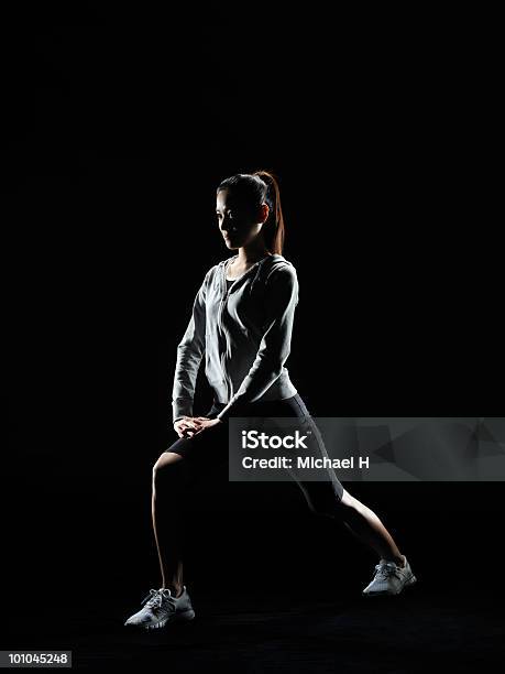 Female Athlete Who Exercises Stretch 건강한 생활방식에 대한 스톡 사진 및 기타 이미지 건강한