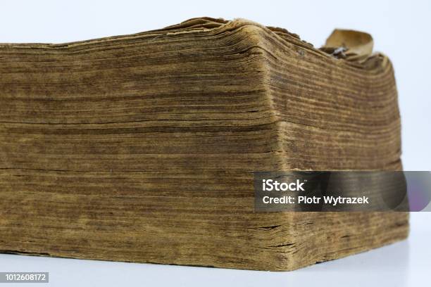 Photo Libre De Droit De Vieux Livre Détruit Sur Un Tableau Blanc Les