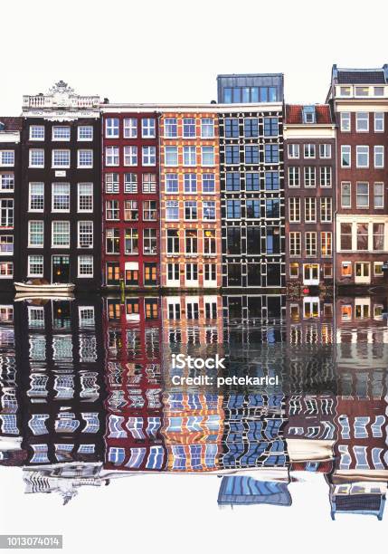 Rumah Khas Belanda Yang Dibangun Oleh Kanal Amsterdam Belanda Foto Stok Unduh Gambar Sekarang
