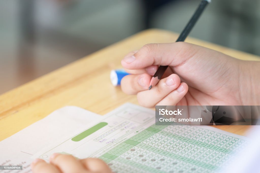 Estudiantes Tomar Exámenes Examen De La Escritura En Forma Óptica De ... Estudiantes Tomar Exámenes Examen De La Escritura En Forma Óptica De ...