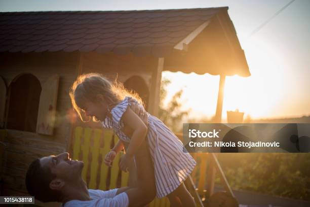 Mari Kita Terbang Foto Stok - Unduh Gambar Sekarang - Rumah pohon, Alam ... Mari Kita Terbang Foto Stok - Unduh Gambar Sekarang - Rumah pohon, Alam ...
