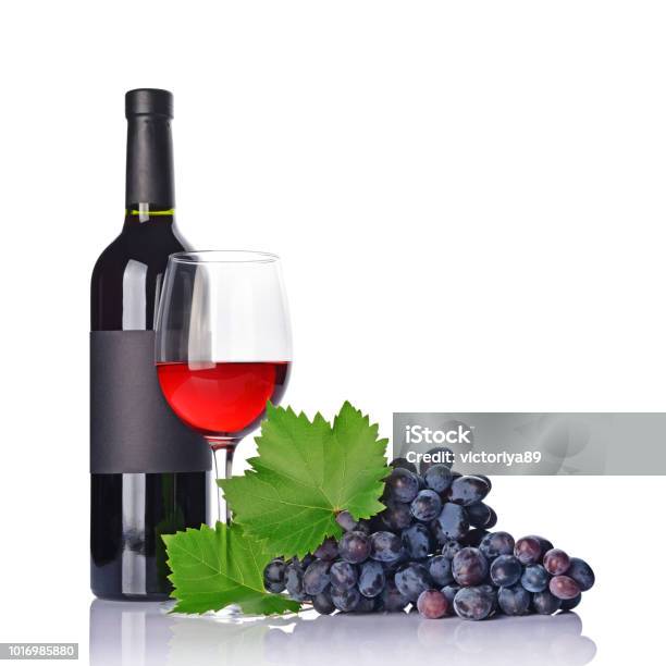 Botol Anggur Merah Dengan Label Hitam Kosong Dan Gelas Untuk Dicicipan ... Botol Anggur Merah Dengan Label Hitam Kosong Dan Gelas Untuk Dicicipan ...