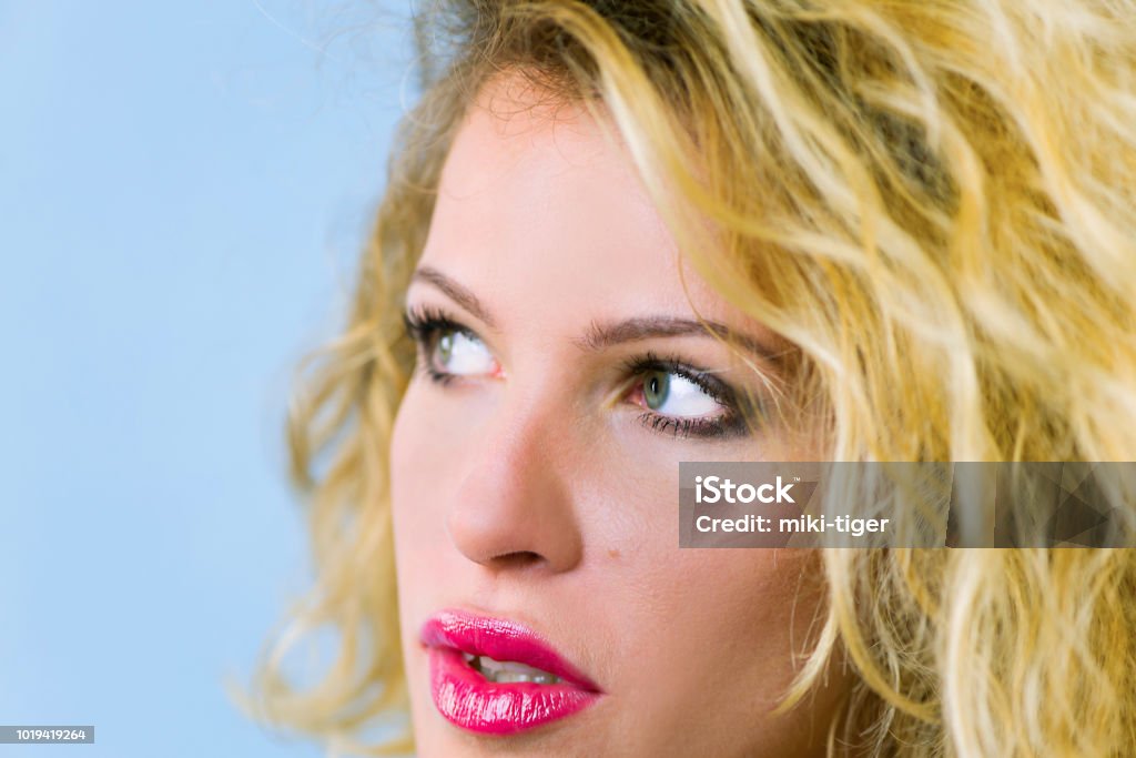 Photo Libre De Droit De Visage Dune Jolie Fille Avec Les Cheveux