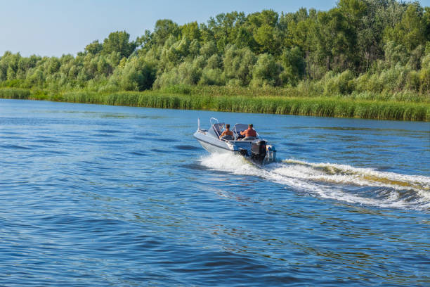 Boat In River Pictures | Download Free Images on Unsplash