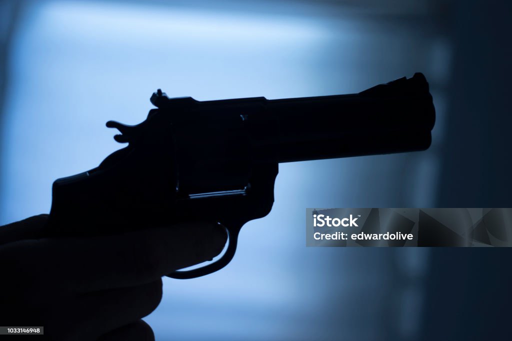 Pistol Senjata Pistol Otomatis Dalam Siluet Di Tangan Pembunuh Atmosfer ... Pistol Senjata Pistol Otomatis Dalam Siluet Di Tangan Pembunuh Atmosfer ...