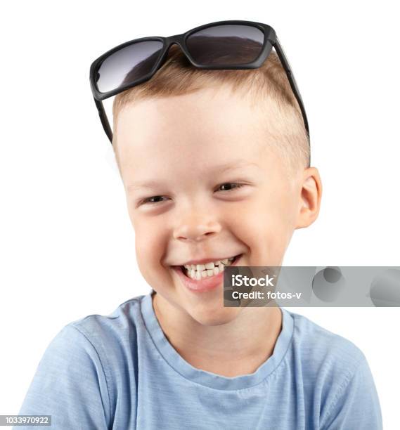 Stock Fotografie Chlapec Evropského Vzhledu Usmívající Se Zblízka Před