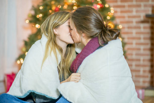 230 Fotos Bilder Und Lizenzfreie Bilder Zu Lesbian Kissing Hot Istock