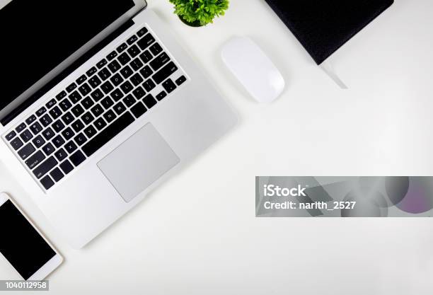 Tampilan Atas Komputer Laptop Dengan Monitor Layar Tampilan Terbuka