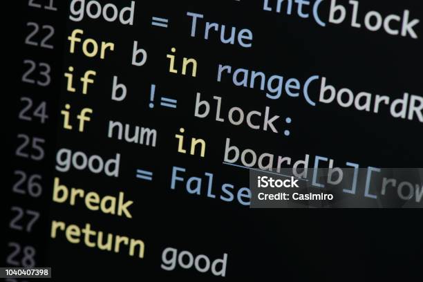 Layar Pengembangan Kode Python Nyata Memprogram Konsep Algoritma
