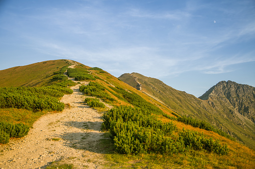 Jalur Pendakian Yang Indah Di Pegunungan Lanskap Gunung Di Tatry ... Jalur Pendakian Yang Indah Di Pegunungan Lanskap Gunung Di Tatry ...