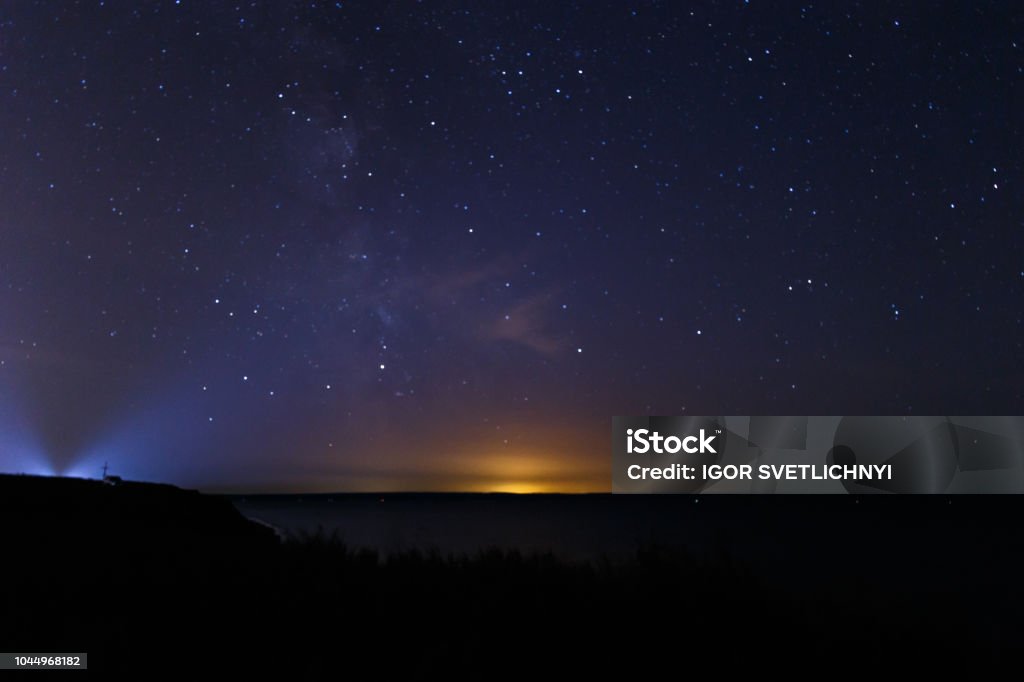 Langit Malam Yang Gelap Biru Dengan Banyak Bintang Latar Belakang ... Langit Malam Yang Gelap Biru Dengan Banyak Bintang Latar Belakang ...