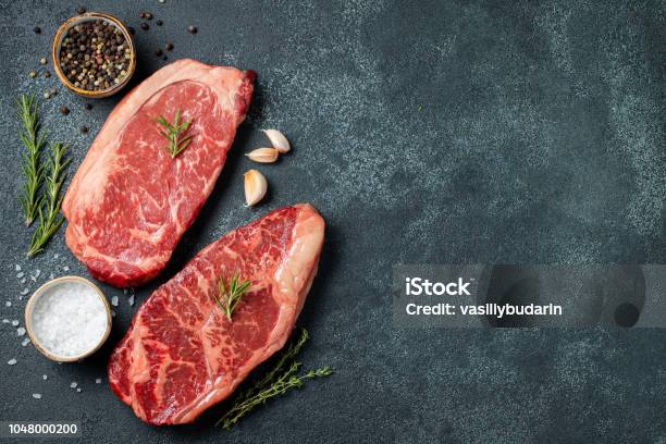 Steak Daging Sapi Prime Black Angus Mentah Segar Di Papan Batu