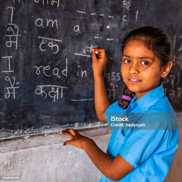 Photo Libre De Droit De Écolière Indienne En Salle De Classe Banque D