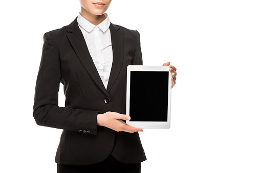 Memotong Bidikan Tersenyum Pengusaha Muda Memegang Tablet Dan Melihat ... Memotong Bidikan Tersenyum Pengusaha Muda Memegang Tablet Dan Melihat ...