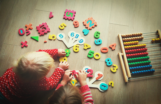 Photo Libre De Droit De Enfants Apprendre Les Chiffres Calcul Dabacus