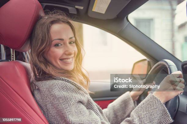Wanita Muda Mengendarai Mobil Foto Stok - Unduh Gambar Sekarang - Anak ... Wanita Muda Mengendarai Mobil Foto Stok - Unduh Gambar Sekarang - Anak ...
