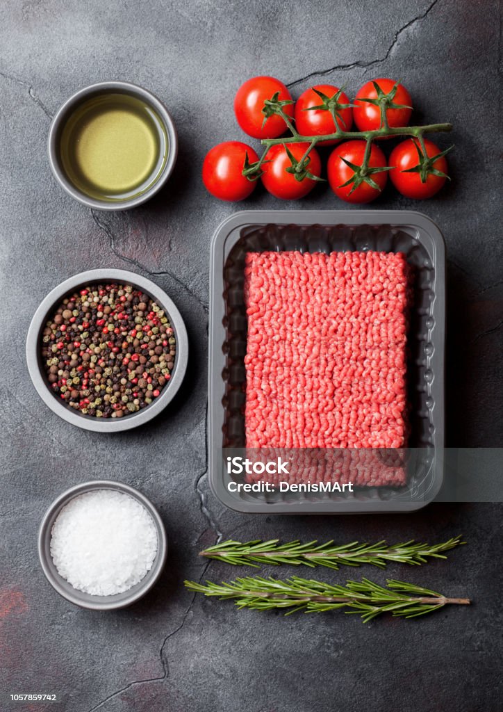 Nampan Dengan Daging Sapi Buatan Sendiri Cincang Mentah Dengan