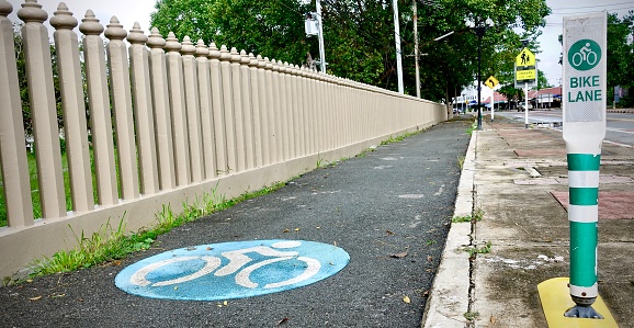 Jalur Sepeda Di Jalan Trotoar Di Taman Umum Jalur Sepeda Atau Jalur ... Jalur Sepeda Di Jalan Trotoar Di Taman Umum Jalur Sepeda Atau Jalur ...