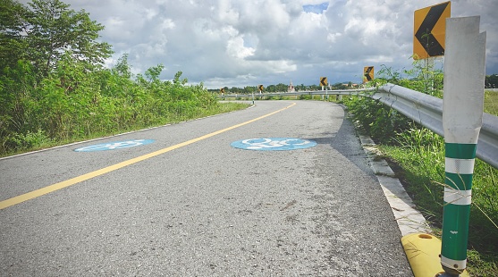 Jalur Sepeda Di Jalan Trotoar Di Taman Umum Jalur Sepeda Atau Jalur ... Jalur Sepeda Di Jalan Trotoar Di Taman Umum Jalur Sepeda Atau Jalur ...