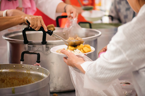Donasi Makanan Untuk Orang Lapar Konsep Kemiskinan Dan Kelaparan Foto
