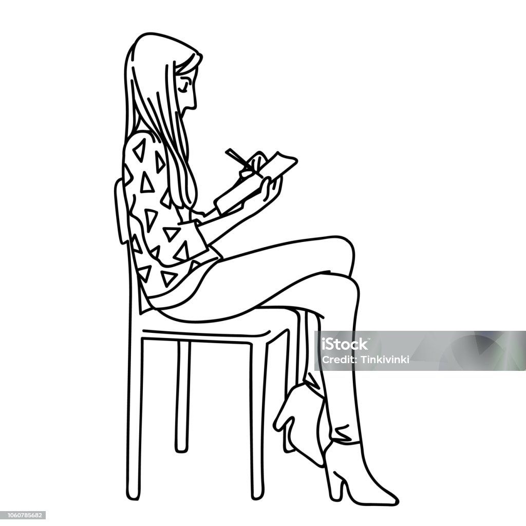 Une Femme Assise Sur Une Chaise Écrire Quelque Chose Dans Son Cahier