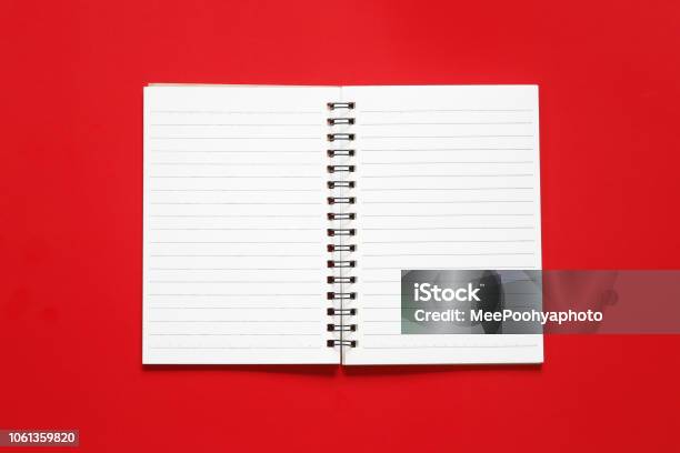 Kertas Buku Catatan Kosong Pada Latar Belakang Kertas Seni Merah Foto ... Kertas Buku Catatan Kosong Pada Latar Belakang Kertas Seni Merah Foto ...