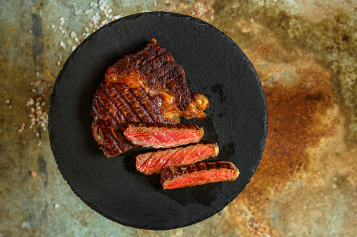 Steak Daging Sapi Panggang Dengan Rempahrempah Tampilan Atas Dengan
