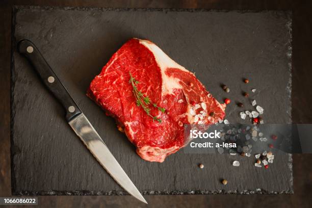 Steak Daging Sapi Dipanggang Dengan Rempahrempah Tampilan Atas Dengan