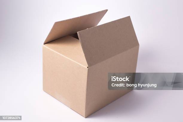 Kotak Paket Kardus Diisolasi Foto Stok - Unduh Gambar Sekarang ... Kotak Paket Kardus Diisolasi Foto Stok - Unduh Gambar Sekarang ...