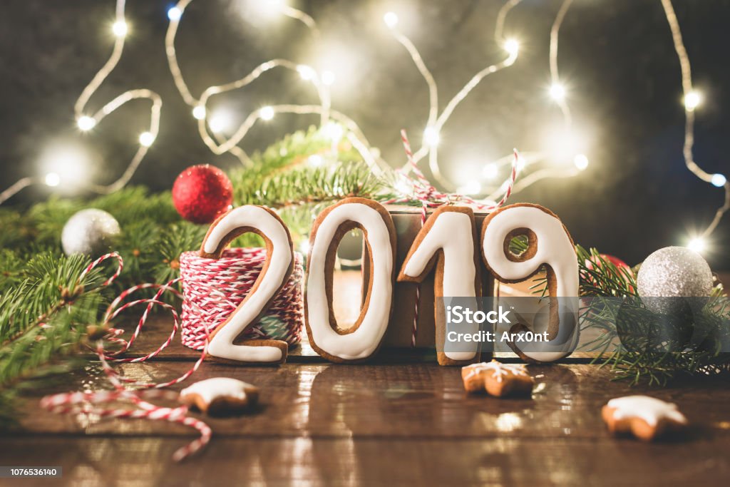 2019 Sapaan Akrab Kue Dan Lampu Natal Foto Stok - Unduh Gambar Sekarang ... 2019 Sapaan Akrab Kue Dan Lampu Natal Foto Stok - Unduh Gambar Sekarang ...