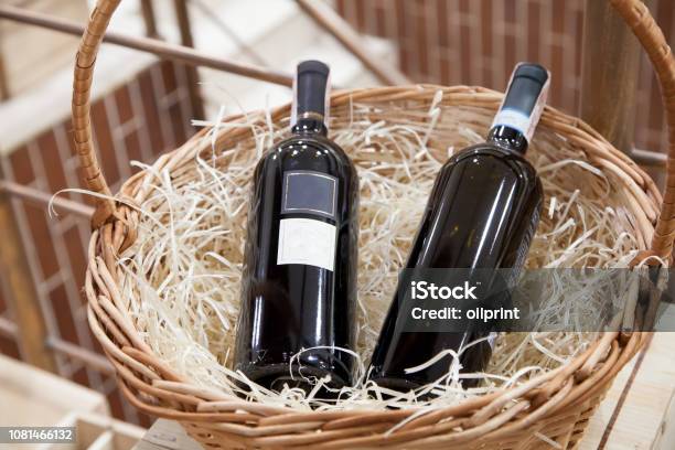 Botol Anggur Dalam Kotak Kayu Foto Stok - Unduh Gambar Sekarang - Biaya ... Botol Anggur Dalam Kotak Kayu Foto Stok - Unduh Gambar Sekarang - Biaya ...