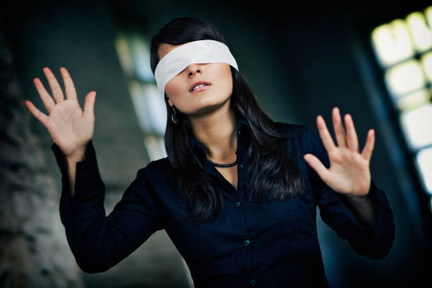 1500 Ojos Tapados Con Manos Fotografías De Stock Fotos E Imágenes Libres De Derechos Istock