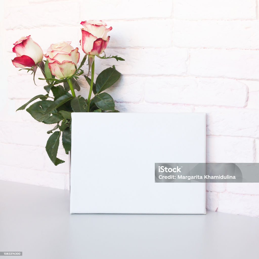 Bingkai Poster Mockup Dan Bunga Foto Stok Unduh Gambar Sekarang