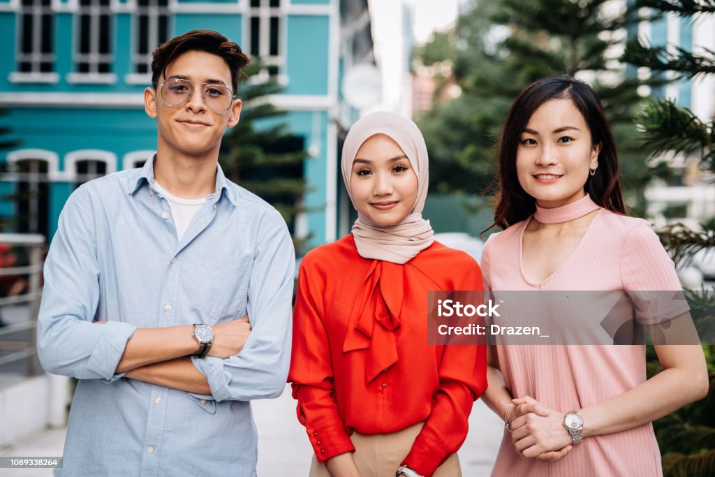 Perbedaan Generasi Z Dan Generasi Milenial Foto Stok - Unduh Gambar ... Perbedaan Generasi Z Dan Generasi Milenial Foto Stok - Unduh Gambar ...
