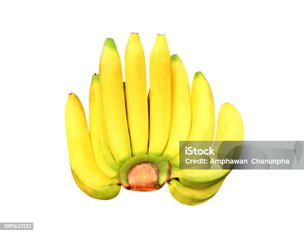 Kelompok Pisang Kuning Segar Terisolasi Di Latar Belakang Putih Dengan
