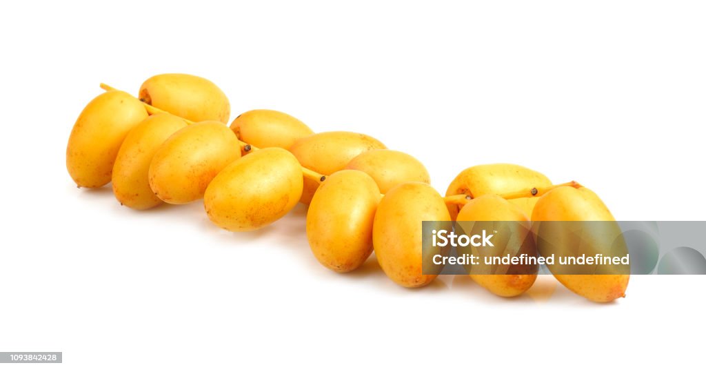 Sekelompok Buah Kurma Mentah Kuning Atau Kurma Medjool Dari Pohon Palem ... Sekelompok Buah Kurma Mentah Kuning Atau Kurma Medjool Dari Pohon Palem ...