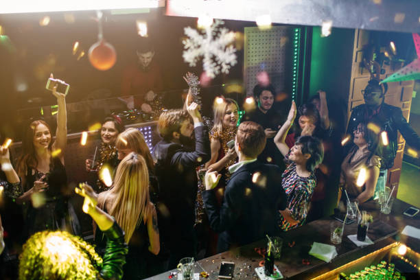 Crowded Bar Pictures | Download Free Images on Unsplash