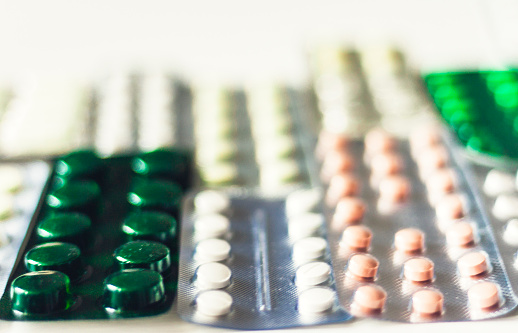 Pil Obat Atau Kapsul Blister Pack Pada Latar Belakang Putih Dengan