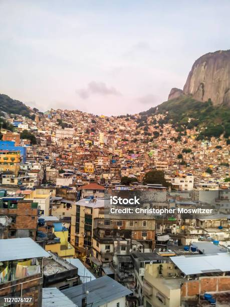 ブラジル リオ デ ジャネイロで Rocinha のスラム街 スラム街のストックフォトや画像を多数ご用意 スラム街 ファベーラ