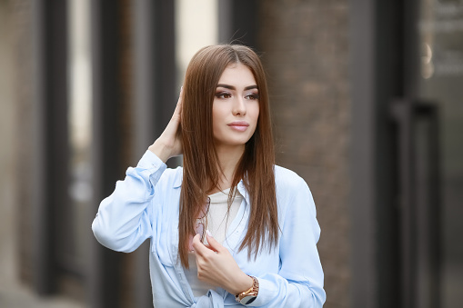 Photo Libre De Droit De Portrait Dune Jeune Femme Orientale Belle