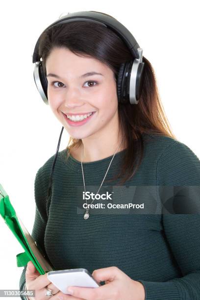 Potret Seorang Siswa Wanita Muda Yang Senang Mendengarkan Musik Foto ... Potret Seorang Siswa Wanita Muda Yang Senang Mendengarkan Musik Foto ...