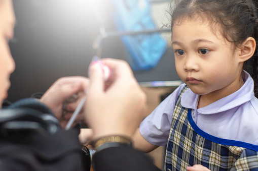 Anakanak Mencari Permen Perasaan Ingin Makan Oleh Ibu Untuk Gaya Hidup ... Anakanak Mencari Permen Perasaan Ingin Makan Oleh Ibu Untuk Gaya Hidup ...