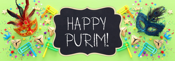 Konsep Perayaan Purim Di Atas Latar Belakang Hijau Kayu Tampilan Atas ... Konsep Perayaan Purim Di Atas Latar Belakang Hijau Kayu Tampilan Atas ...