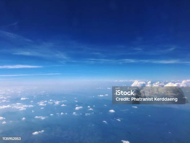Pemandangan Udara Langit Biru Dan Pemandangan Atas Awan Dari Jendela