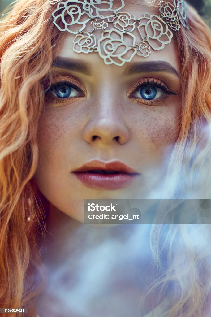 Photo Libre De Droit De Belle Fille Norvégienne Rousse Avec De Grands
