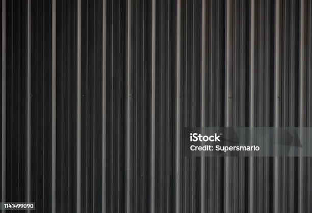 Permukaan Tekstur Lembaran Logam Hitam Bergelombang Foto Stok Unduh