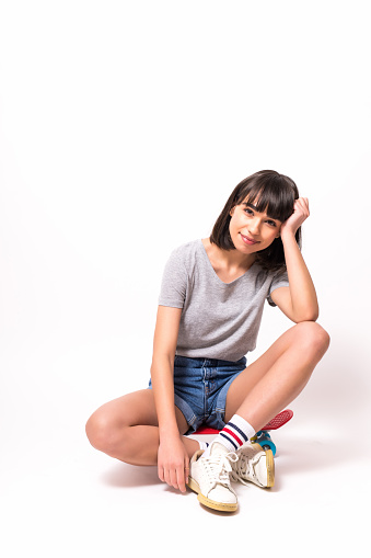 Photo Libre De Droit De Jolie Femme De Sourire Sasseyant Sur Le