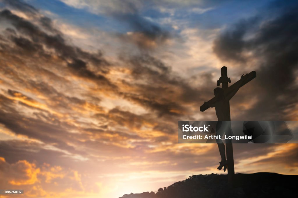 Siluet Yesus Dengan Konsep Cross Over Sunset Untuk Agama Ibadah Natal